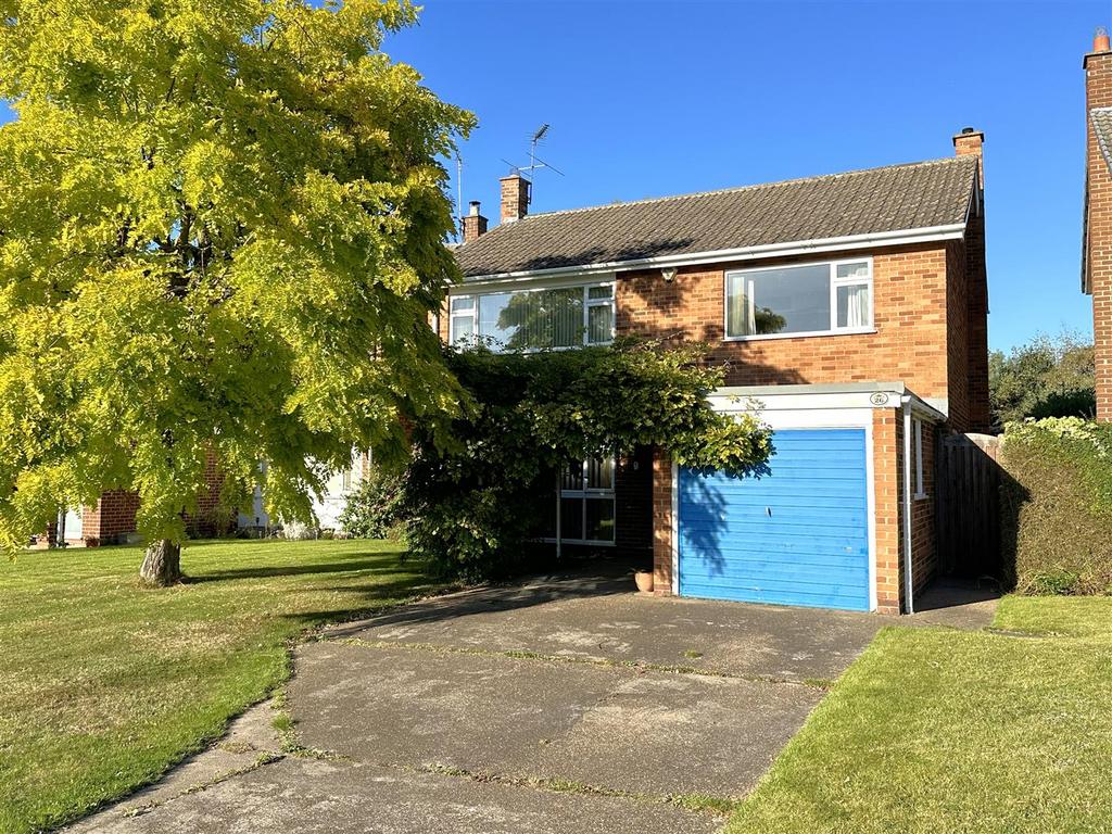 The Paddocks, Newark 4 bed detached house - £320,000