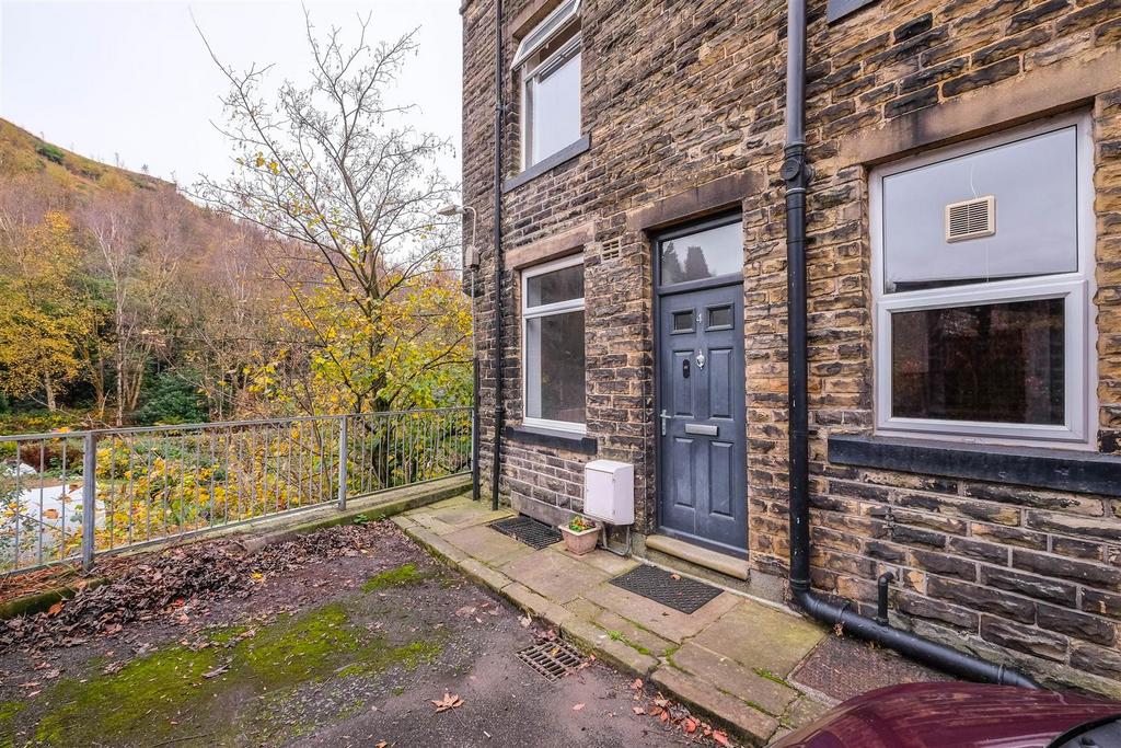 Fielden Street, Todmorden 3 bed end of terrace house - £130,000