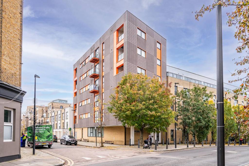 215 Devons Road, London E3 2 bed flat for sale - £425,000