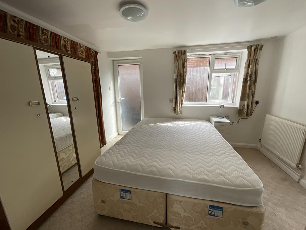 Queen Edith Way, Cambridge, CB1 1 bed in a house share - £850 pcm (£196 pw)