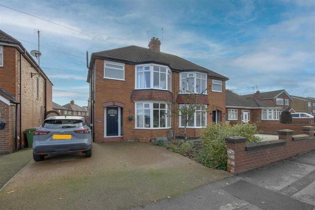 Boothferry Road, Hessle 3 bed semi-detached house for sale - £275,000