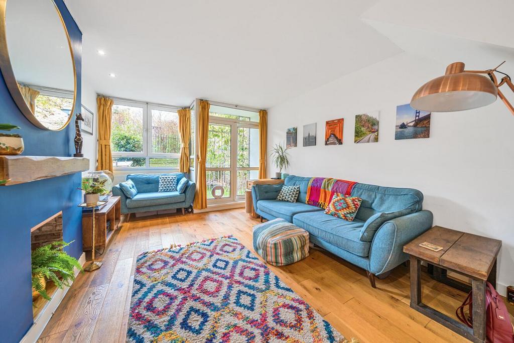 Camberwell Grove, London SE5 2 bed flat for sale - £500,000