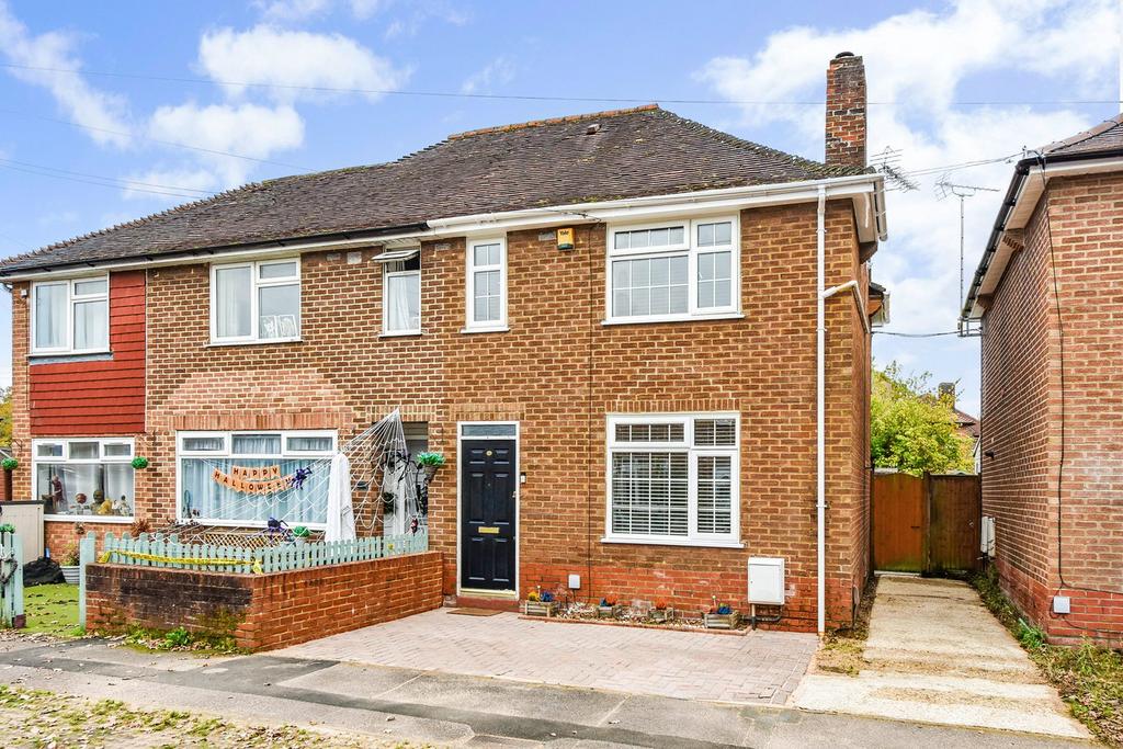 Testwood Crescent, Totton... 3 bed semi-detached house - £282,500