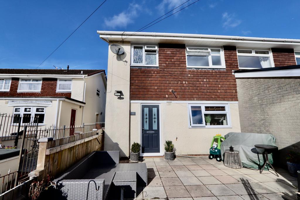 Homeleigh, Newbridge, NP11 3 bed semi-detached house - £234,999