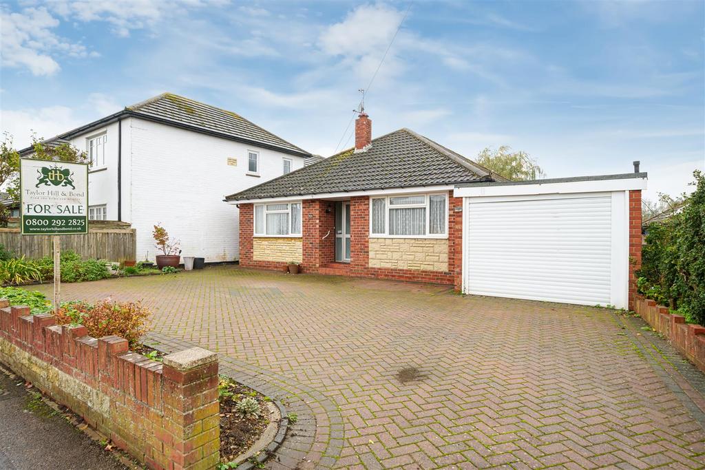 Osborne Road, Warsash SO31 2 bed detached bungalow - £425,000