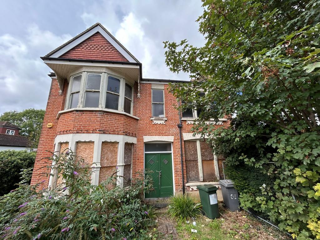 Holden Road, London, N12 5 bed semi-detached house - £1,400,000