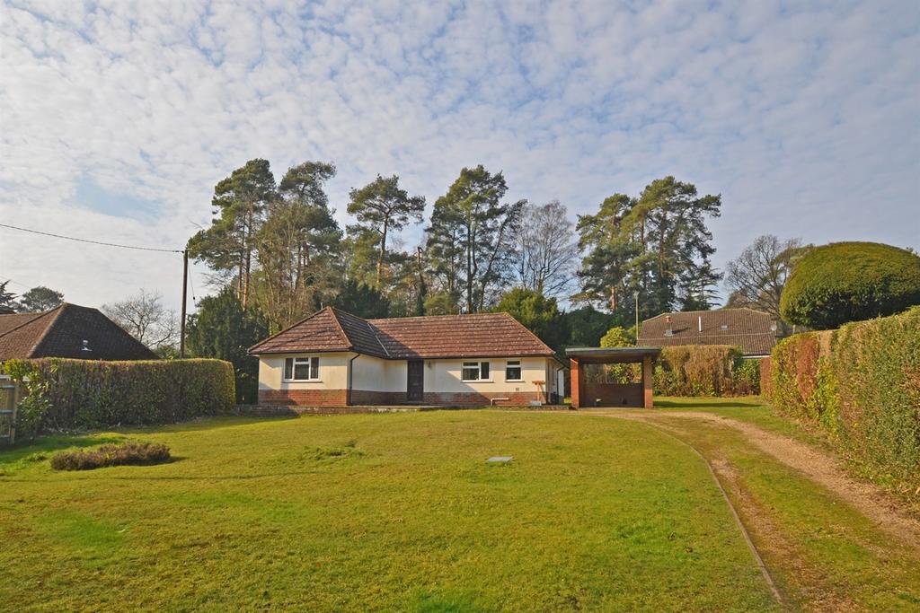 NO CHAIN! Georges Lane, Storrington... 2 bed detached bungalow - £675,000