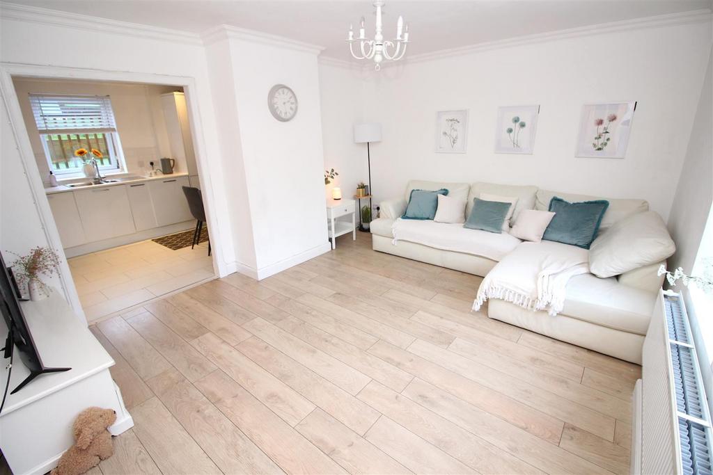 Flatterton Road, Greenock PA16 3 bed terraced house - £118,000