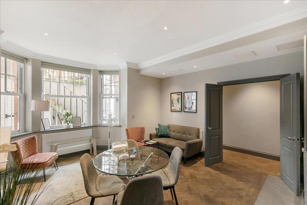 Barons Court Road, Barons Court... 2 bed apartment for sale - £599,950