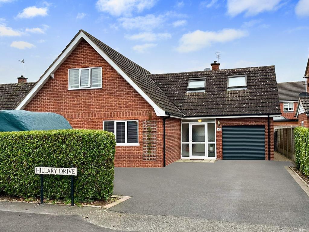 Hillary Drive, Kings Acre, Hereford, HR4 4 bed bungalow - £465,000