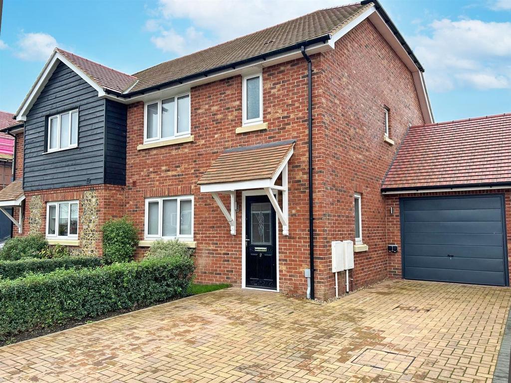 Leverick Place, Ash, Canterbury 3 bed semi-detached house - £395,950