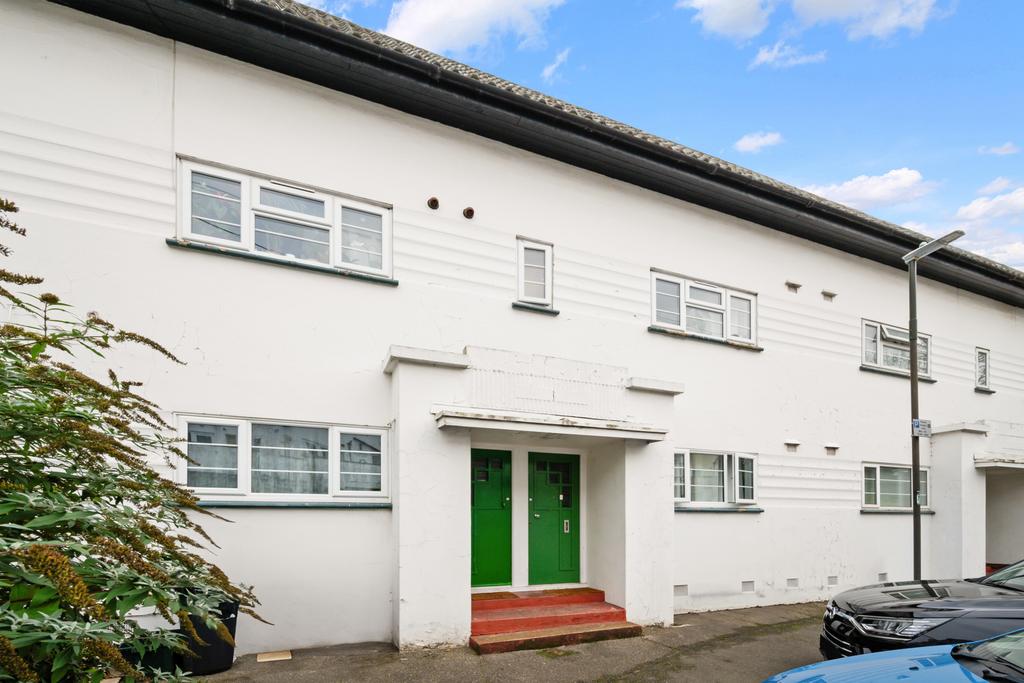 Morden Court, Surrey SM4 3 bed maisonette for sale - £350,000
