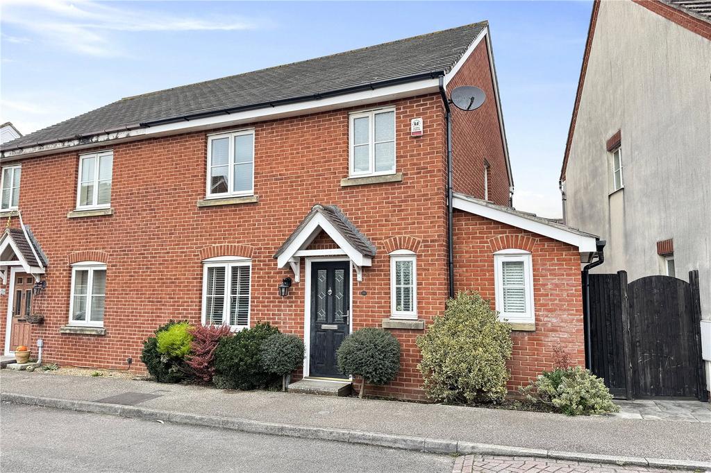 Roman Avenue, Bramley Green... 3 bed semi-detached house - £400,000