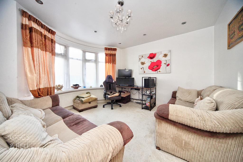Austin Road, Luton, Bedfordshire, LU3 3 bed terraced house for sale - £ ...