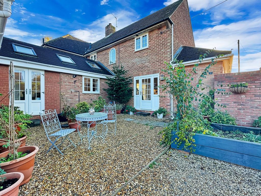 Dewlands, Black Notley, Braintree, CM77 4 bed semi-detached house for ...