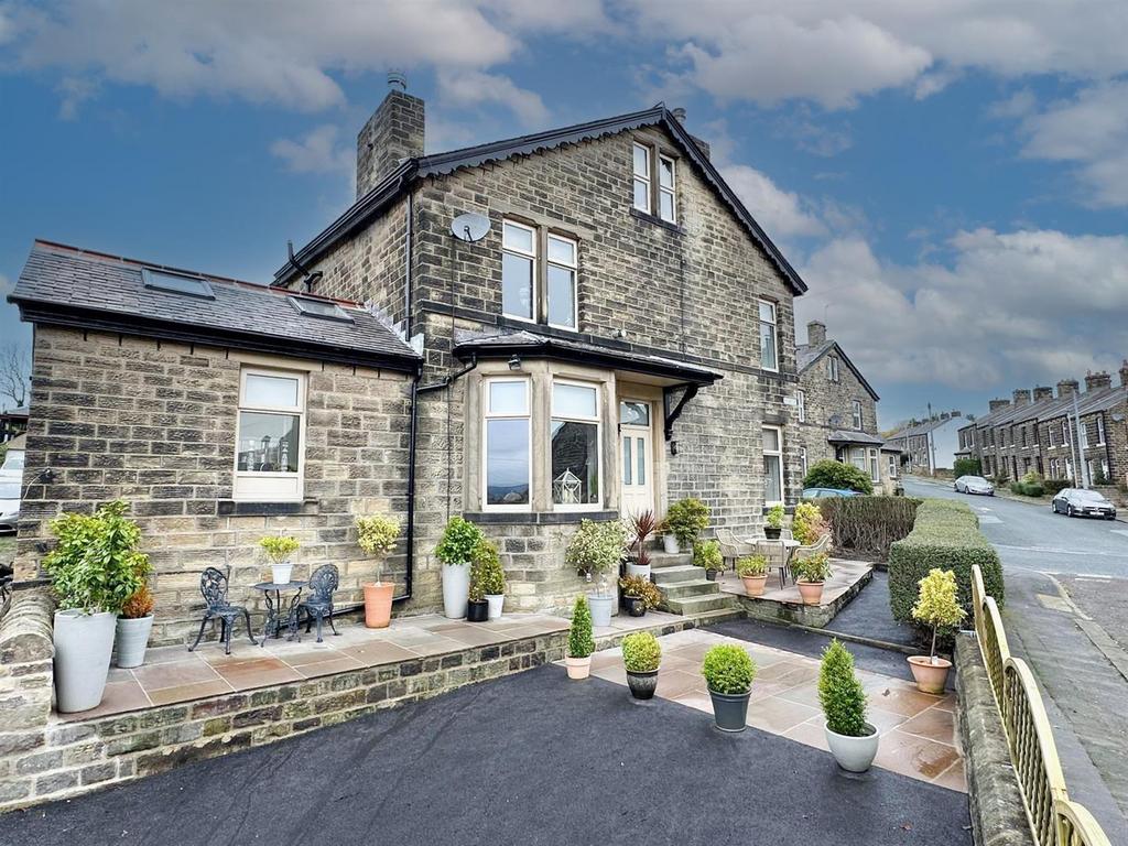 Skipton Road, Silsden 4 bed end of terrace house - £399,950
