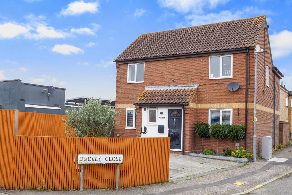 Dudley Close, Boreham, Chelmsford 5 bed detached house - £425,000