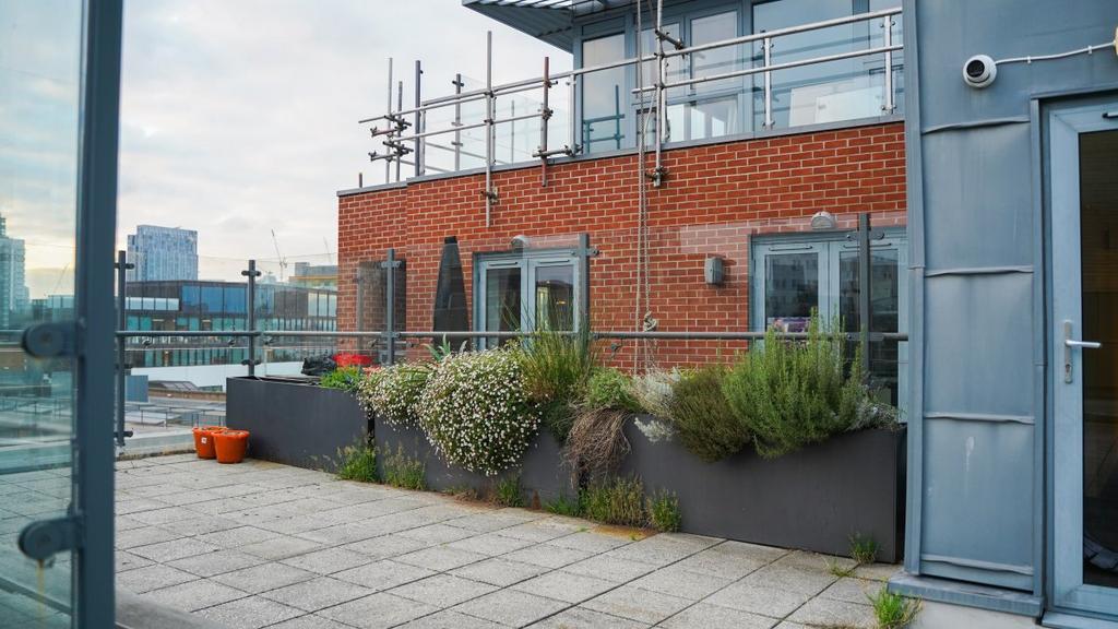 Plumbers Row, Whitechapel 2 bed house share - £1,500 pcm (£346 pw)