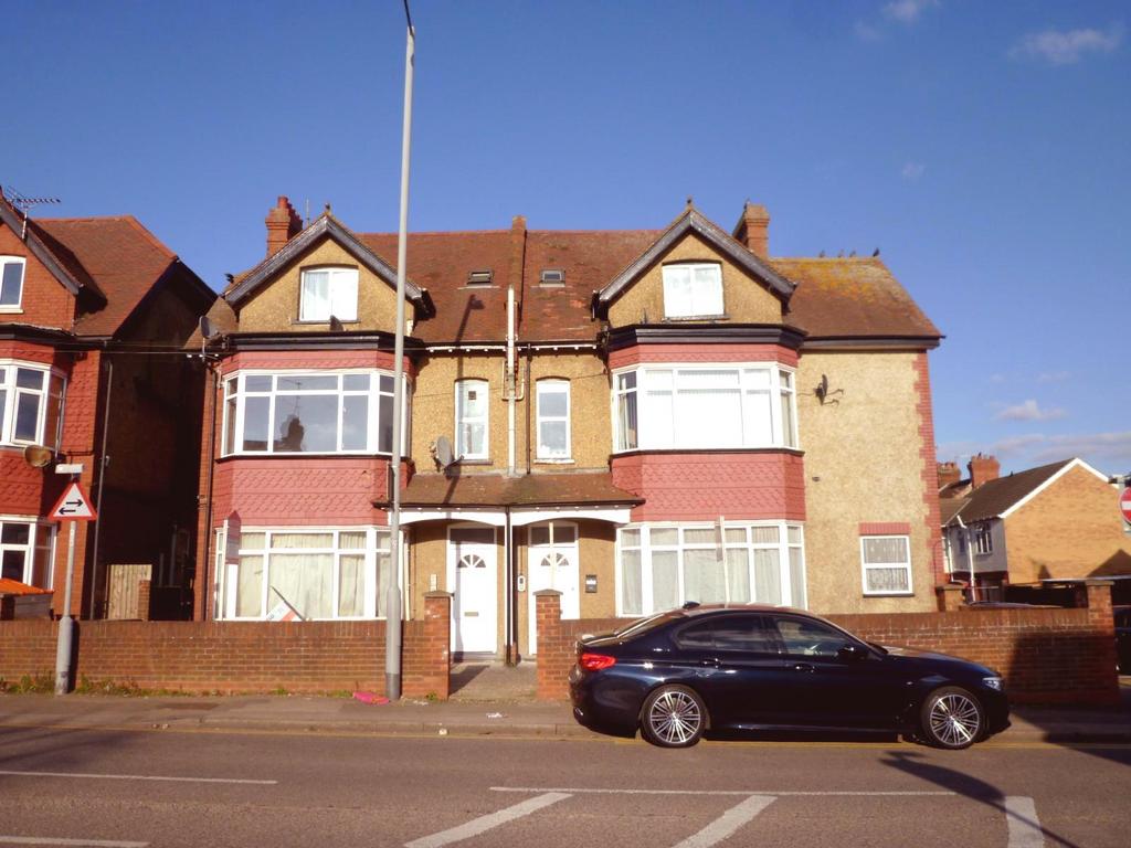 Dunstable Road, Luton LU4 2 bed flat to rent - £1,100 pcm (£254 pw)