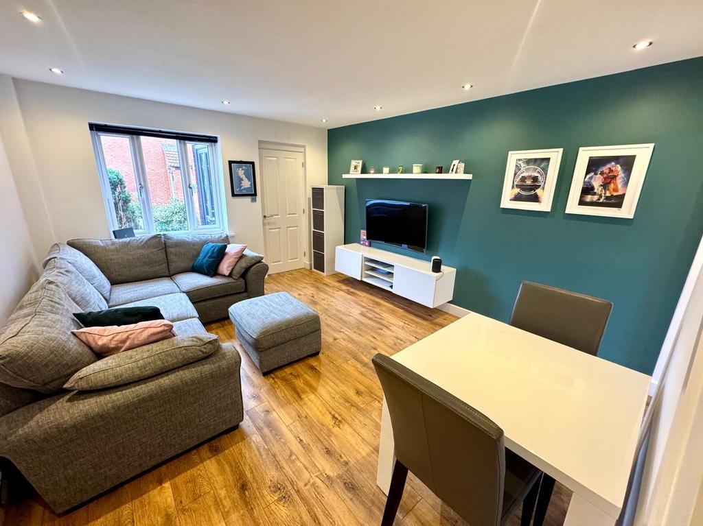 Liden, Swindon SN3 2 bed semi-detached house - £250,000