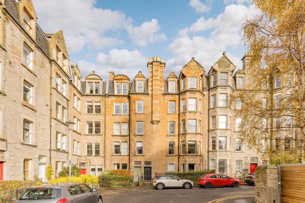 10/8 Viewforth Square, EDINBURGH... 2 bed flat - £330,000