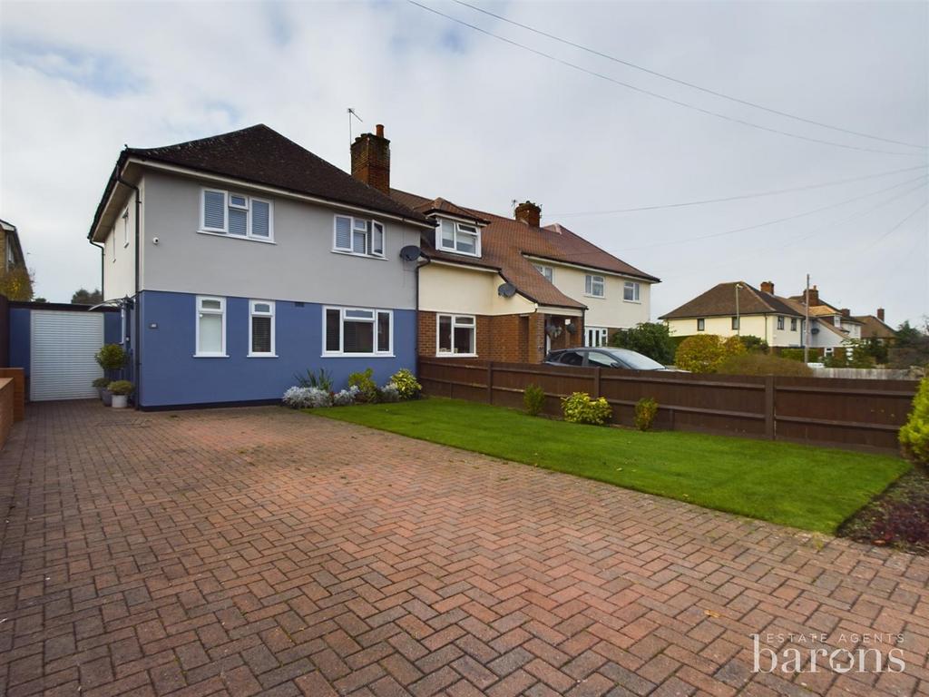 Sandys Road, Basingstoke RG22 4 bed end of terrace house - £420,000