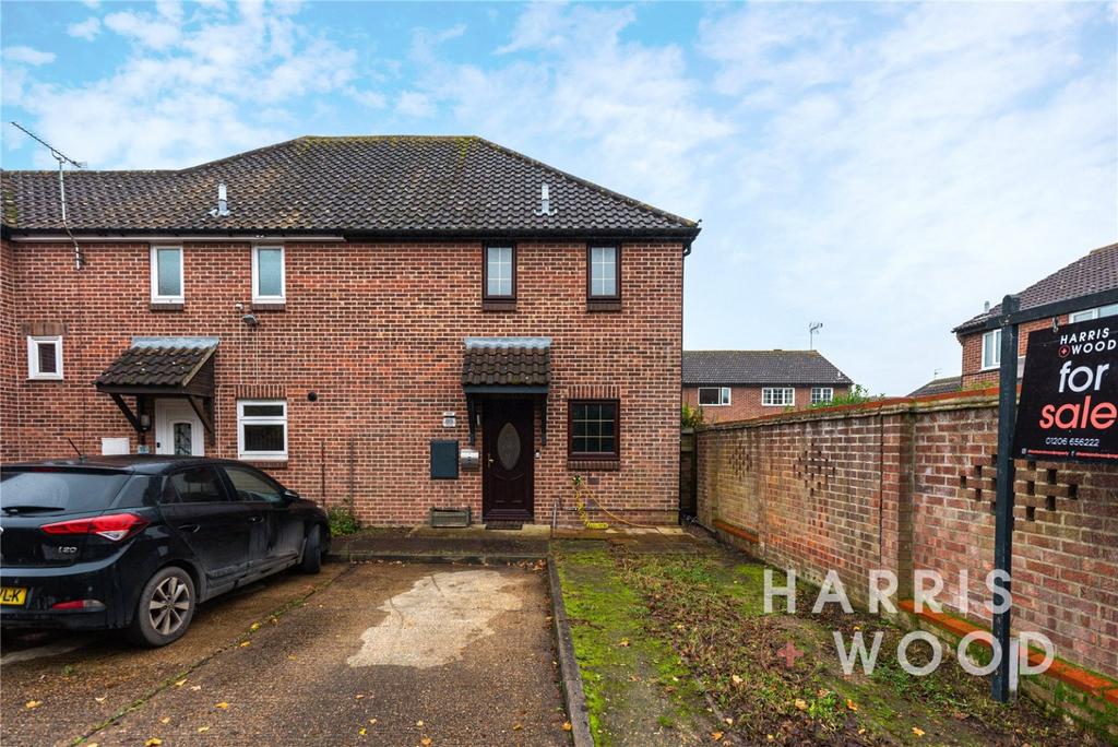 Holt Drive, Colchester, Essex, CO2 2 bed end of terrace house - £250,000