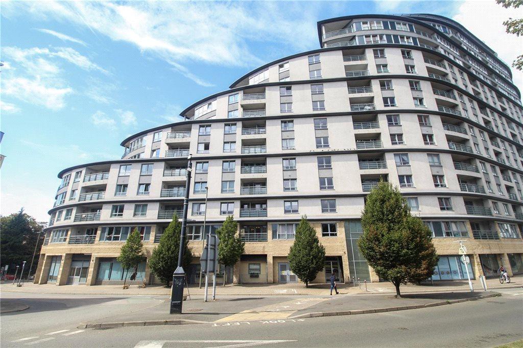 Station Approach, Woking, Surrey, GU22 1 bed apartment - £220,000