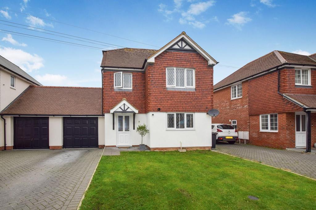 Swan Mews, Eastbourne BN22 4 bed link detached house for sale - £490,000