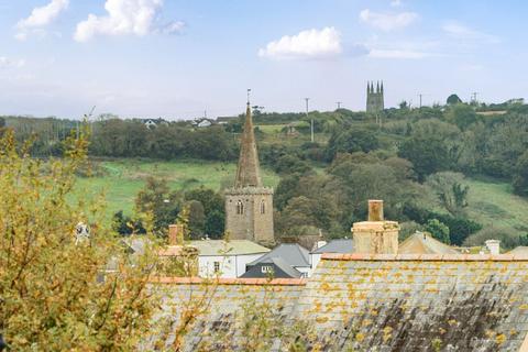 Church Street, Kingsbridge, Devon, TQ7 2 bed terraced house - £230,000