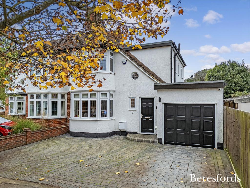 Pemberton Avenue, Gidea Park, RM2 3 bed semi-detached house for sale - £850,000