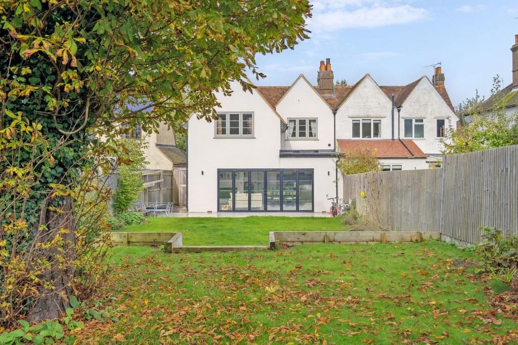 Station Road, Princes Risborough HP27 4 bed semi-detached house - £800,000