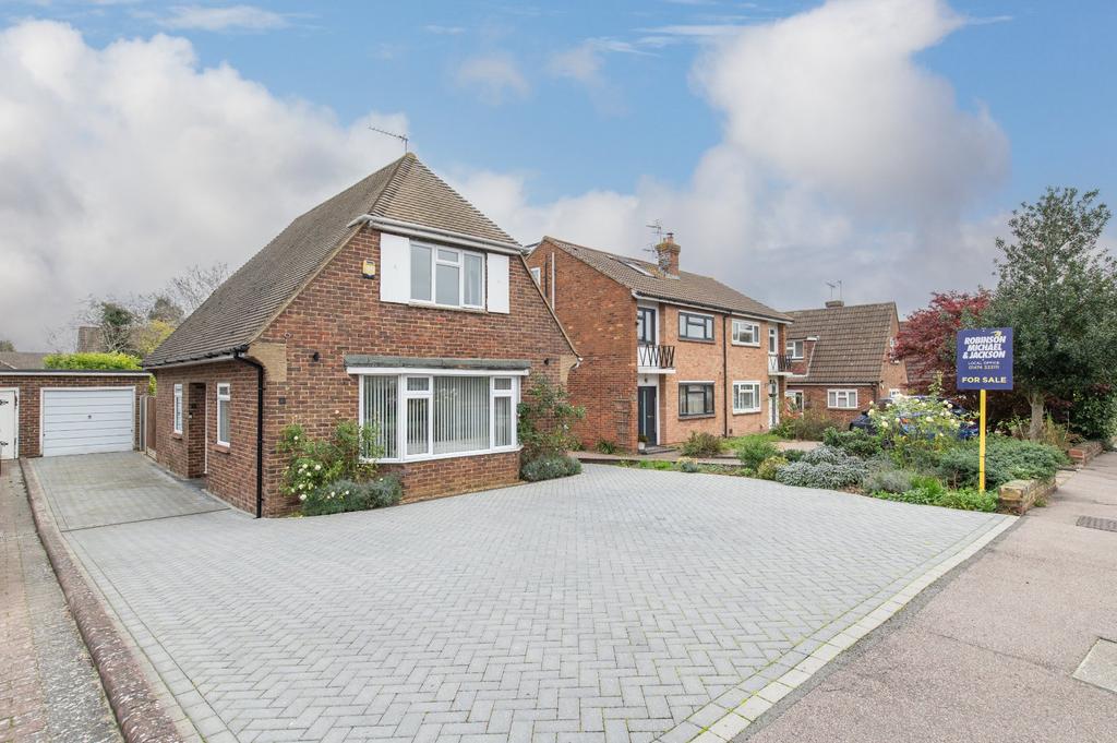 Denesway, Meopham, Kent, DA13 3 bed detached house for sale - £550,000