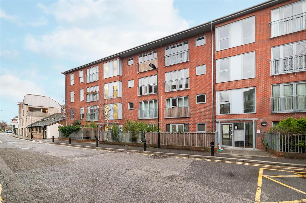 Church Walk, London, N16 1 bed flat - £1,695 pcm (£391 pw)