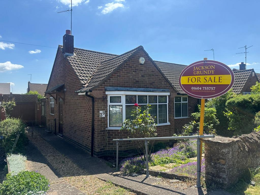 Quantock Crescent, Duston, NN5 6DN 2 bed bungalow - £220,000