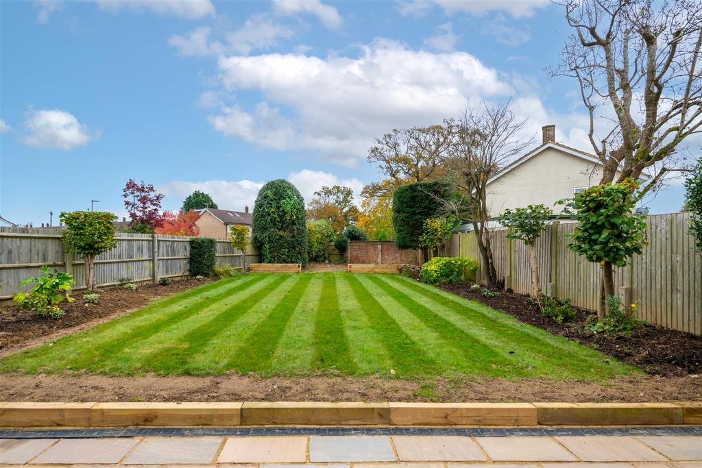 Rusper Road, Crawley 4 bed detached house - £675,000