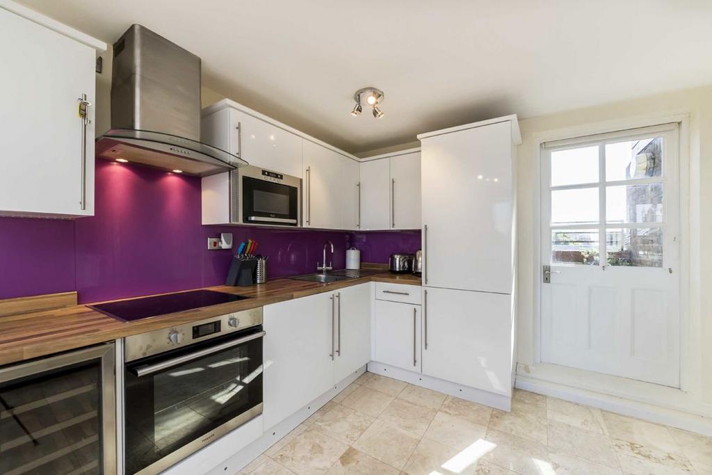 Burr Close, London E1W 2 bed flat - £2,396 pcm (£553 pw)