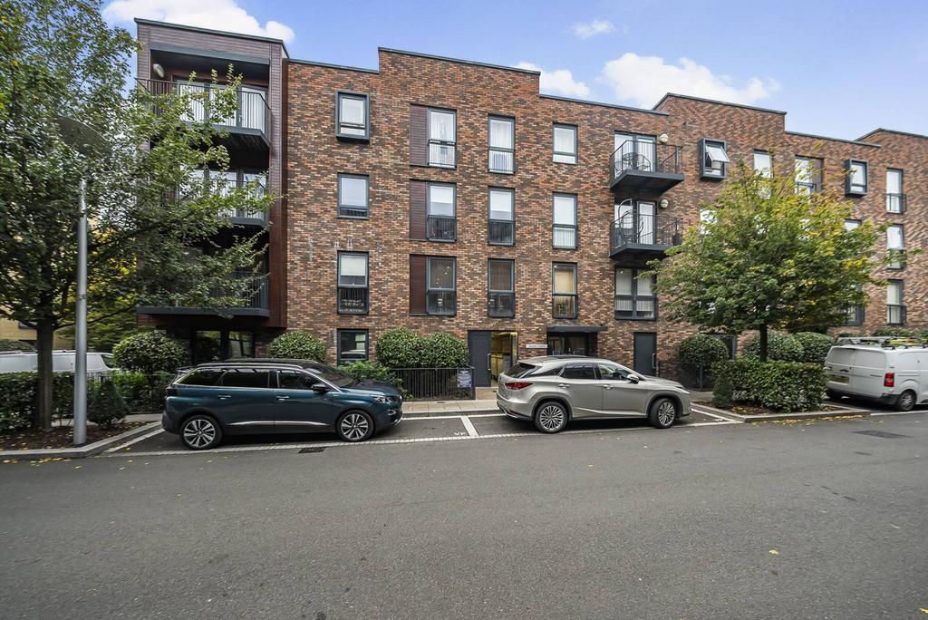 Stanmore Place, Stanmore, HA7 2 bed flat for sale - £450,000