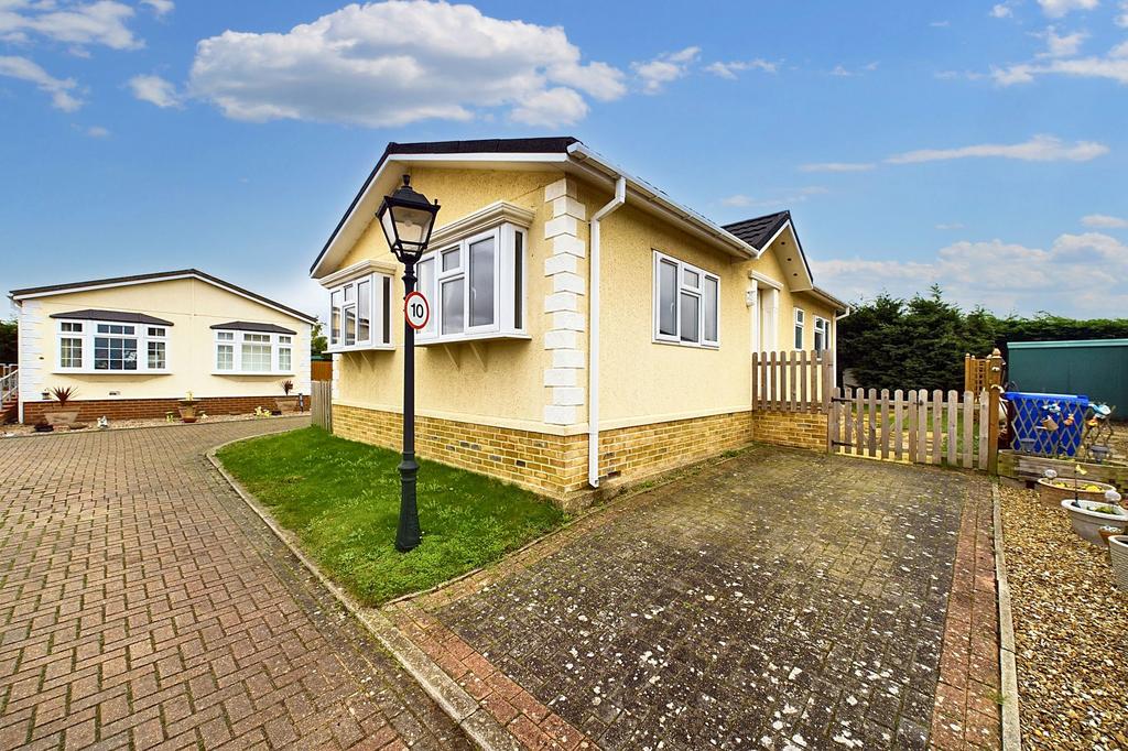 Rymer Court, Barnham, IP24 2 bed park home - £130,000