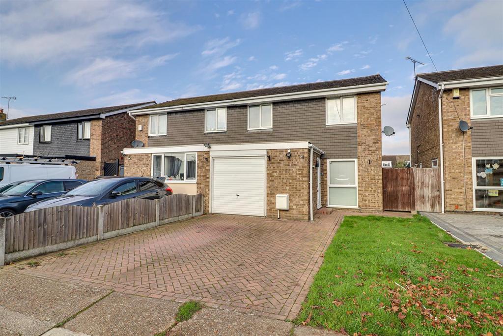 Stansfield Road, Benfleet SS7 3 bed semi-detached house for sale - £360,000