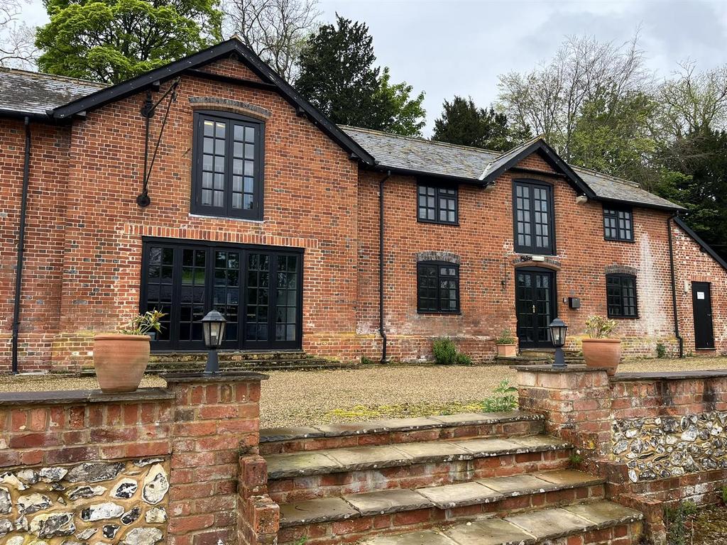 Nine Mile Water Farm Property - £1,100 pcm (£254 pw)
