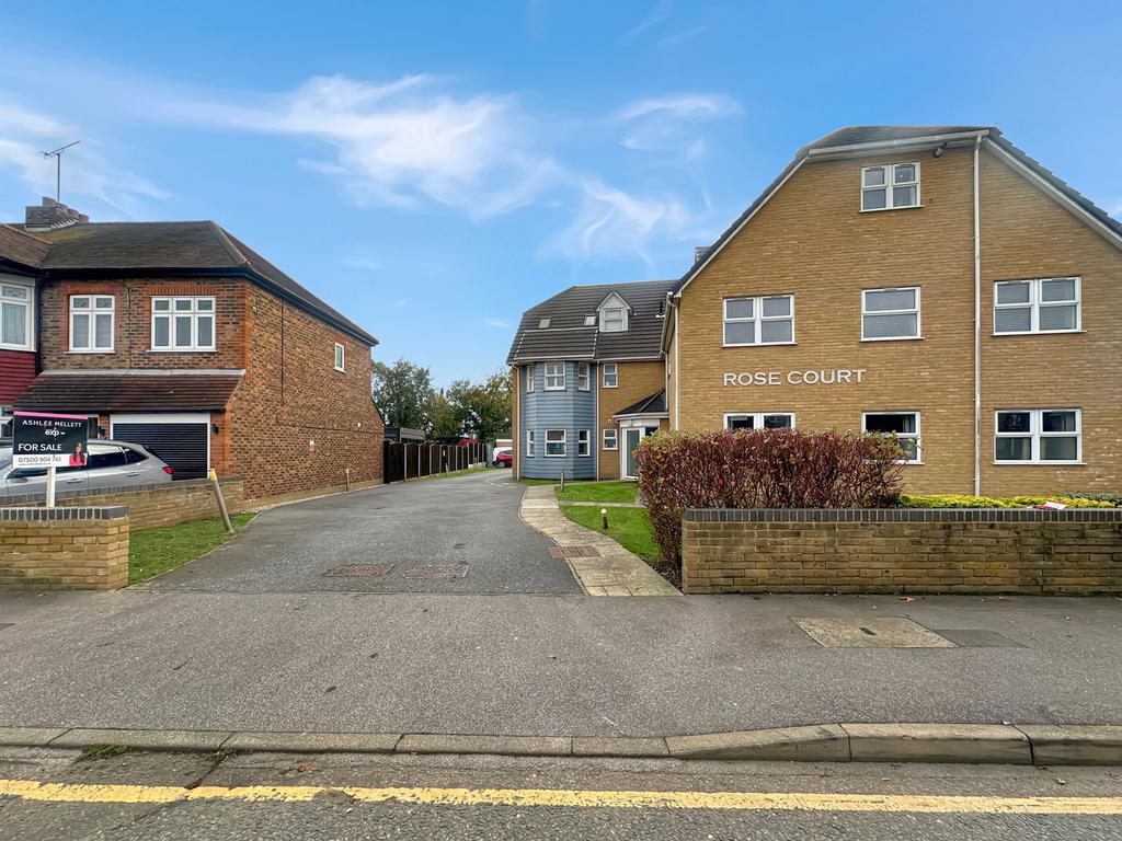 Fobbing Road, Stanford-le-hope SS17 2 bed flat - £220,000