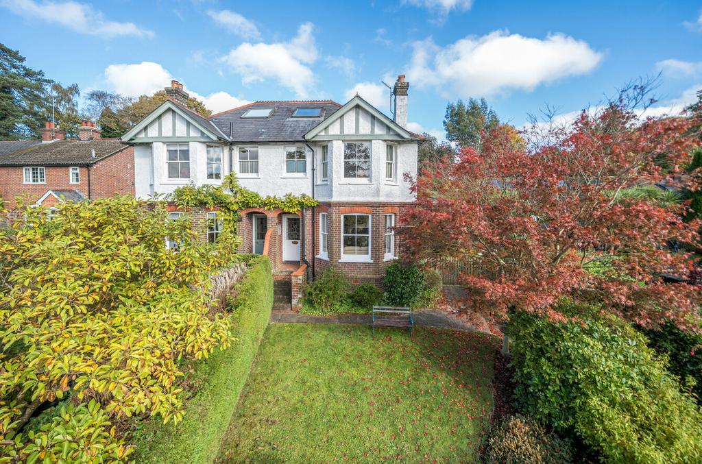 Hill Road, Hindhead GU26 3 bed semi-detached house - £765,000