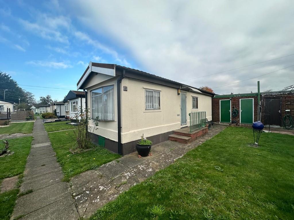 Fowley Mead Park, Longcroft Drive 1 bed mobile home - £45,000