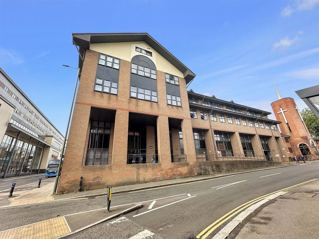 Aquila House, 35, London Road... 1 bed apartment - £1,295 pcm (£299 pw)