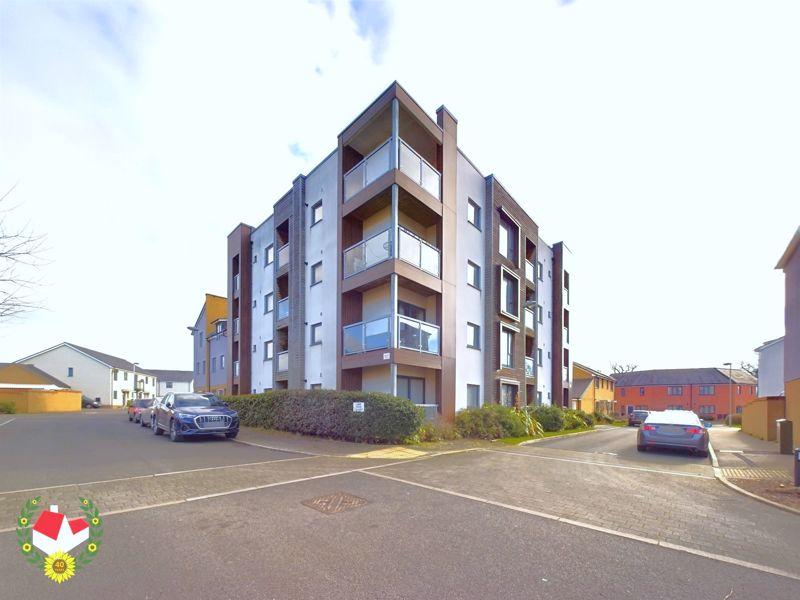 Lime Tree Court, Lime Tree Avenue... 2 bed apartment - £168,500