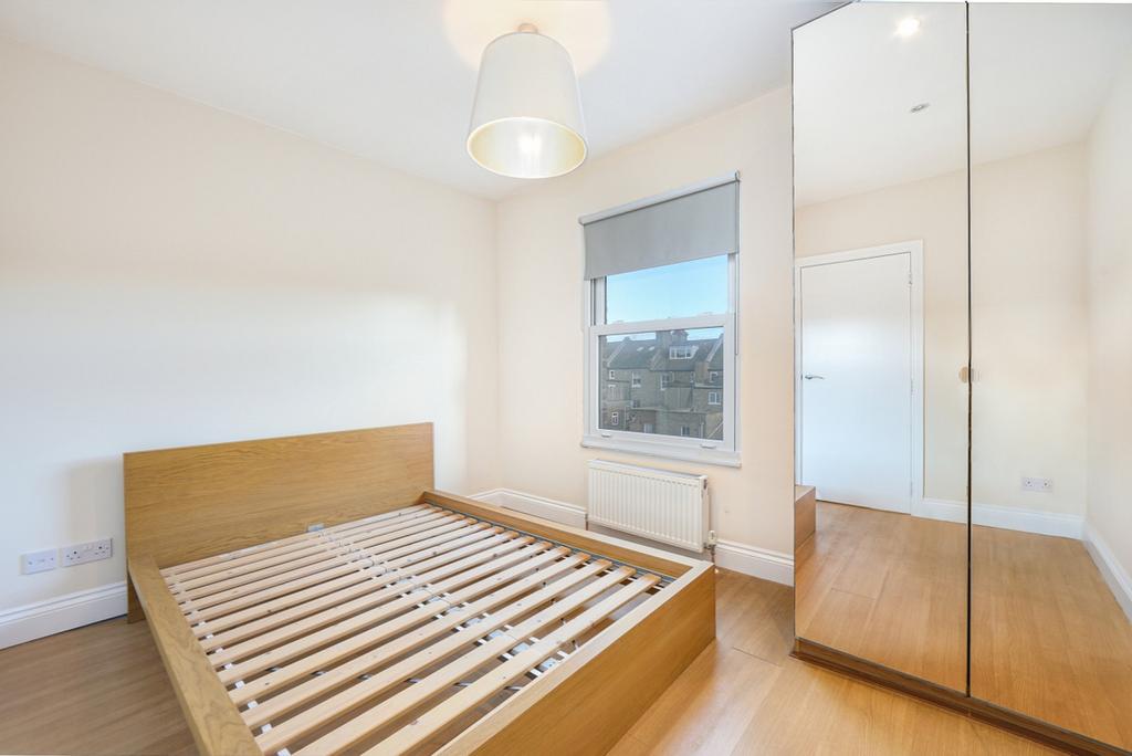 Roderick Road, London, NW3 1 bed apartment - £1,900 pcm (£438 pw)