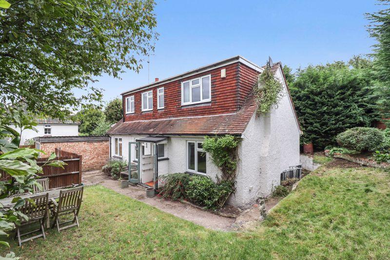 Farm Close, Sunninghill SL5 3 bed detached house to rent - £2,250 pcm ...
