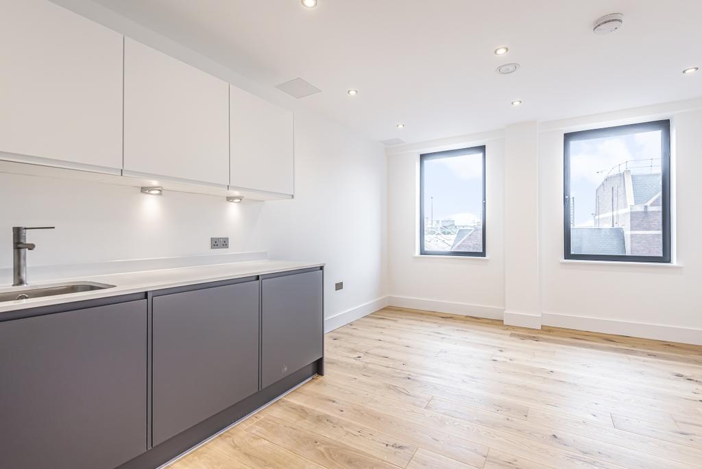 St Johns Hill London SW11 1 bed flat - £1,800 pcm (£415 pw)