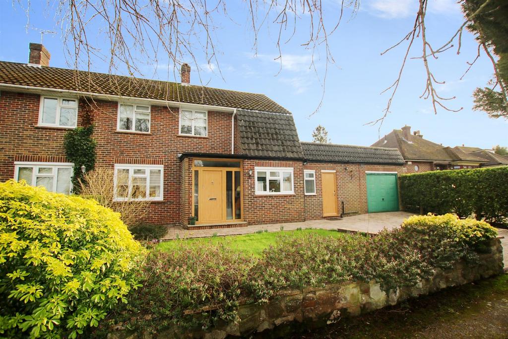 YARM CLOSE, SOUTH LEATHERHEAD, KT22 3 bed semi-detached house - £725,000